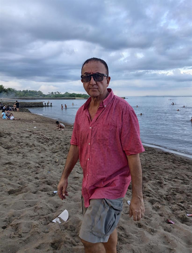 Heshe - , is beautiful when you smile to your reflection on the mirror