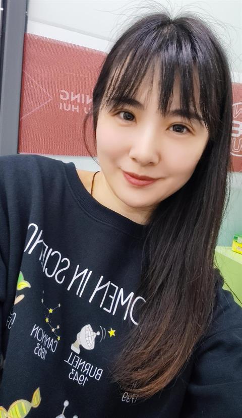 Helen_2024 - Seeking friendly friend to talk with.